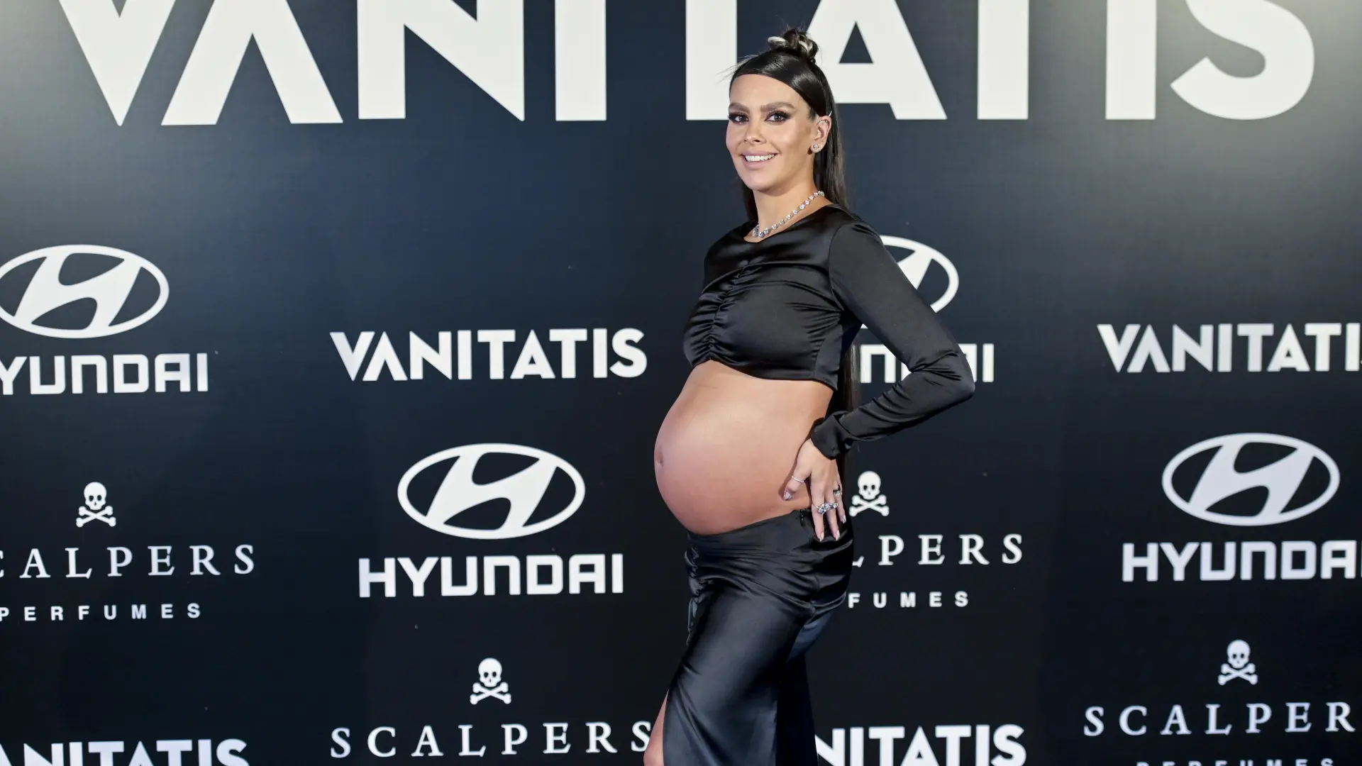 Recopilamos los looks de embarazada más arriesgados de Cristina Pedroche que imitarán las