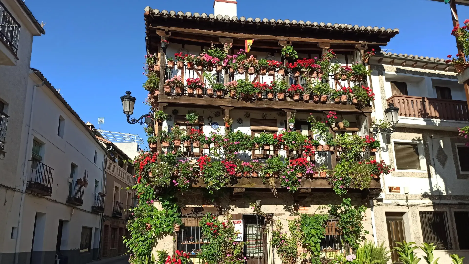 El bonito y tranquilo pueblo de Ávila donde Nuria Roca y Juan del Val ...