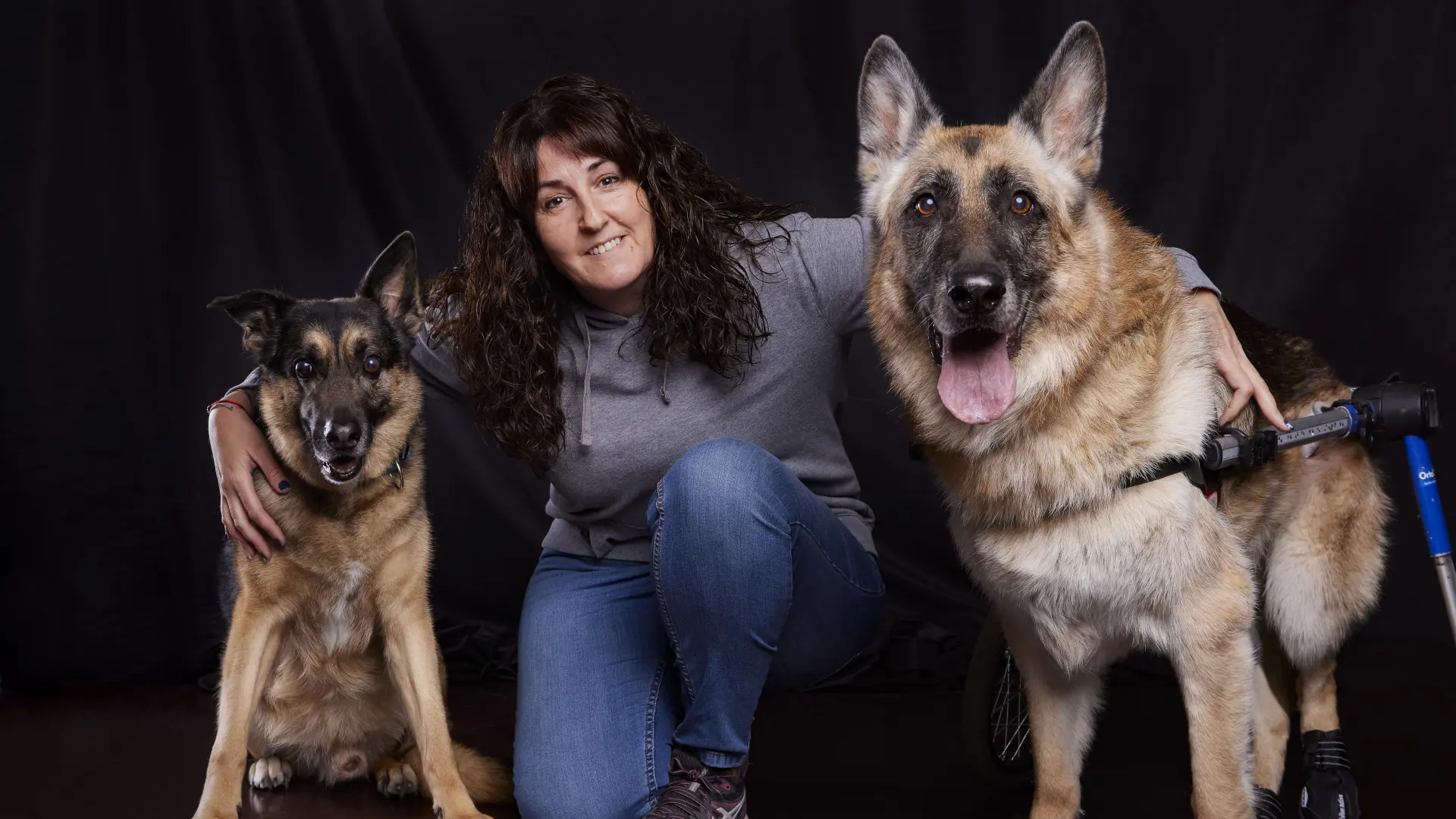 Argos es un perro que tiene el equivalente al ELA: "Las personas pensamos en el mañana, él me ...