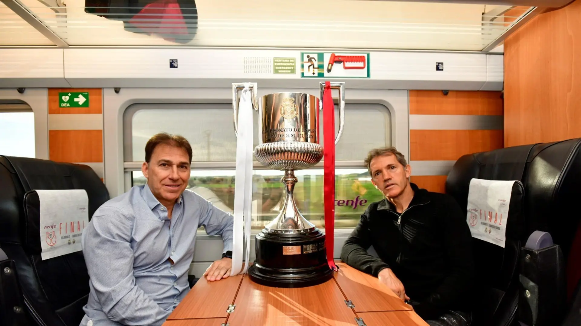 El trofeo de la Copa del Rey llega a Sevilla en un AVE preparado para ...
