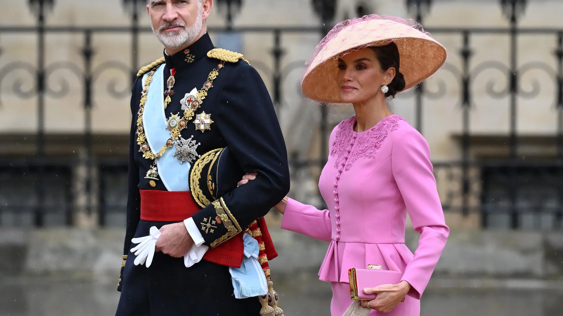 Los reyes Felipe y Letizia, en la coronación de Carlos III: él de capitán general de los ...