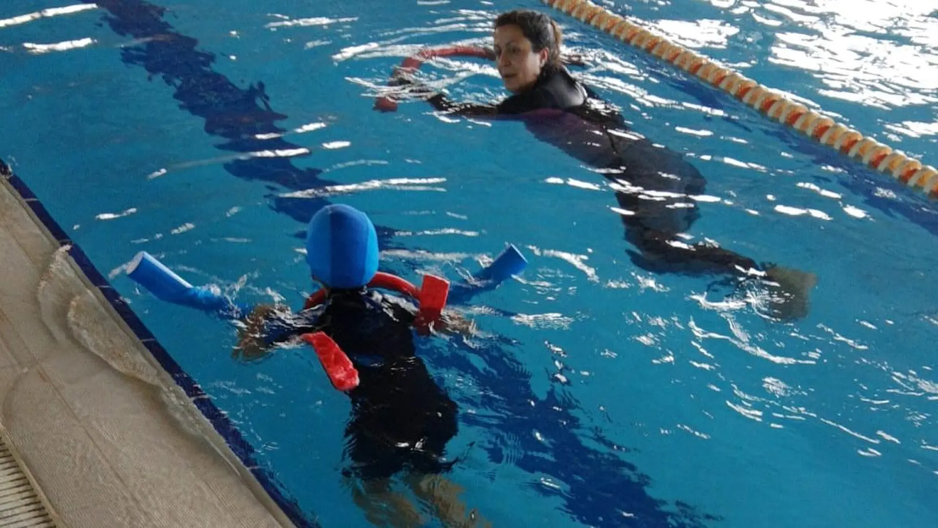 Natación adaptada para personas con discapacidad: "Se necesitan ...