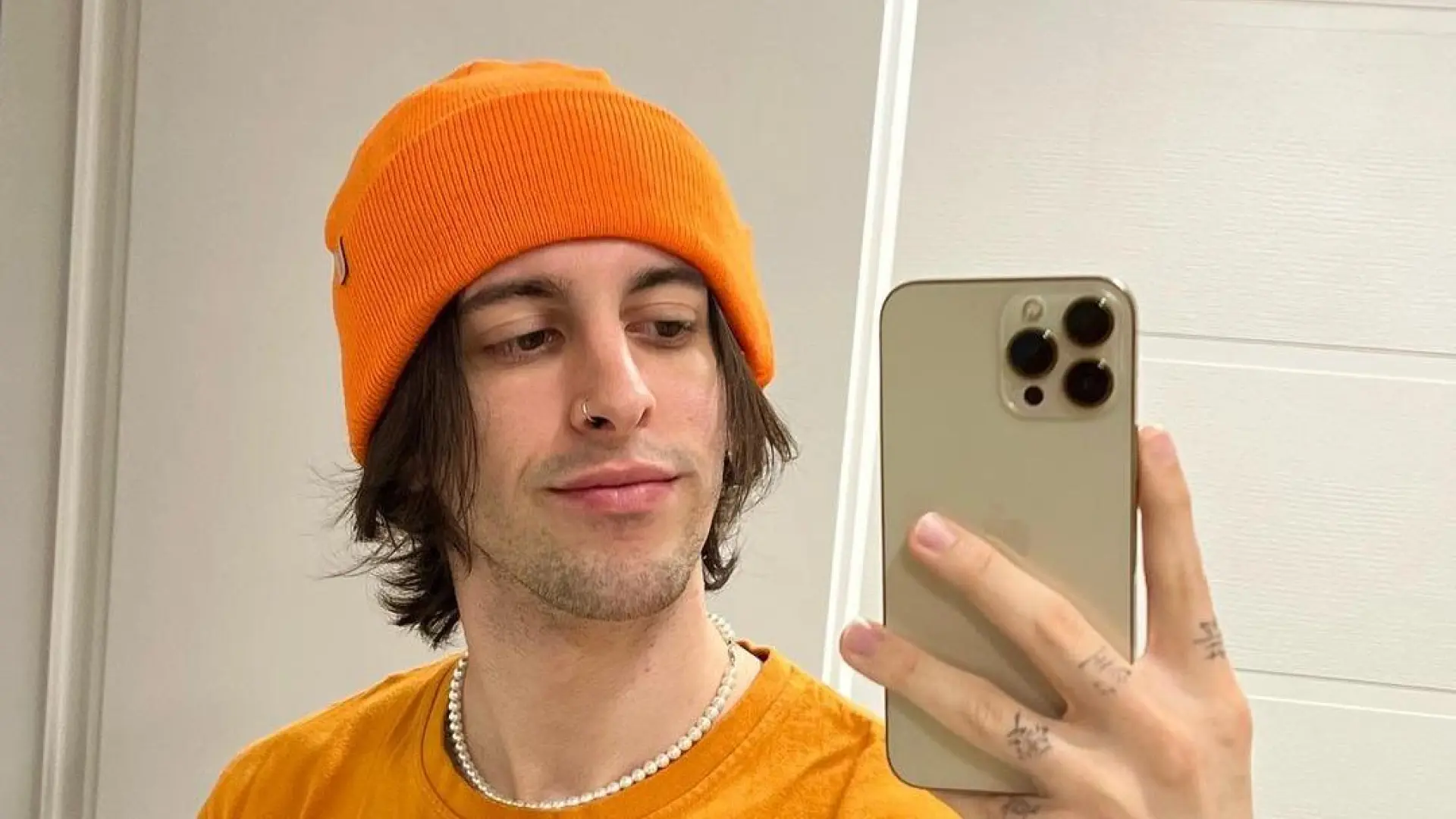 Quién es Robleis, el 'youtuber' argentino reconvertido a músico que lucha por la visibilidad LGTB