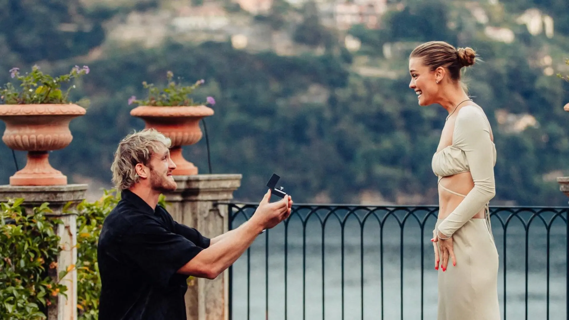 El 'youtuber' Logan Paul anuncia su compromiso con su novia, Nina Agdal ...