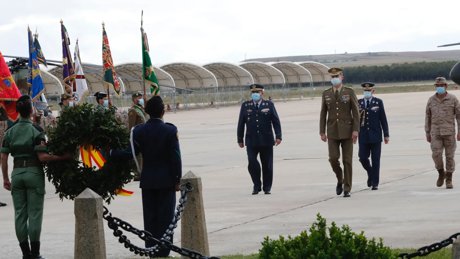 Foto: Homenaje a los soldados muertos en la misión. | Así ha recibido ...