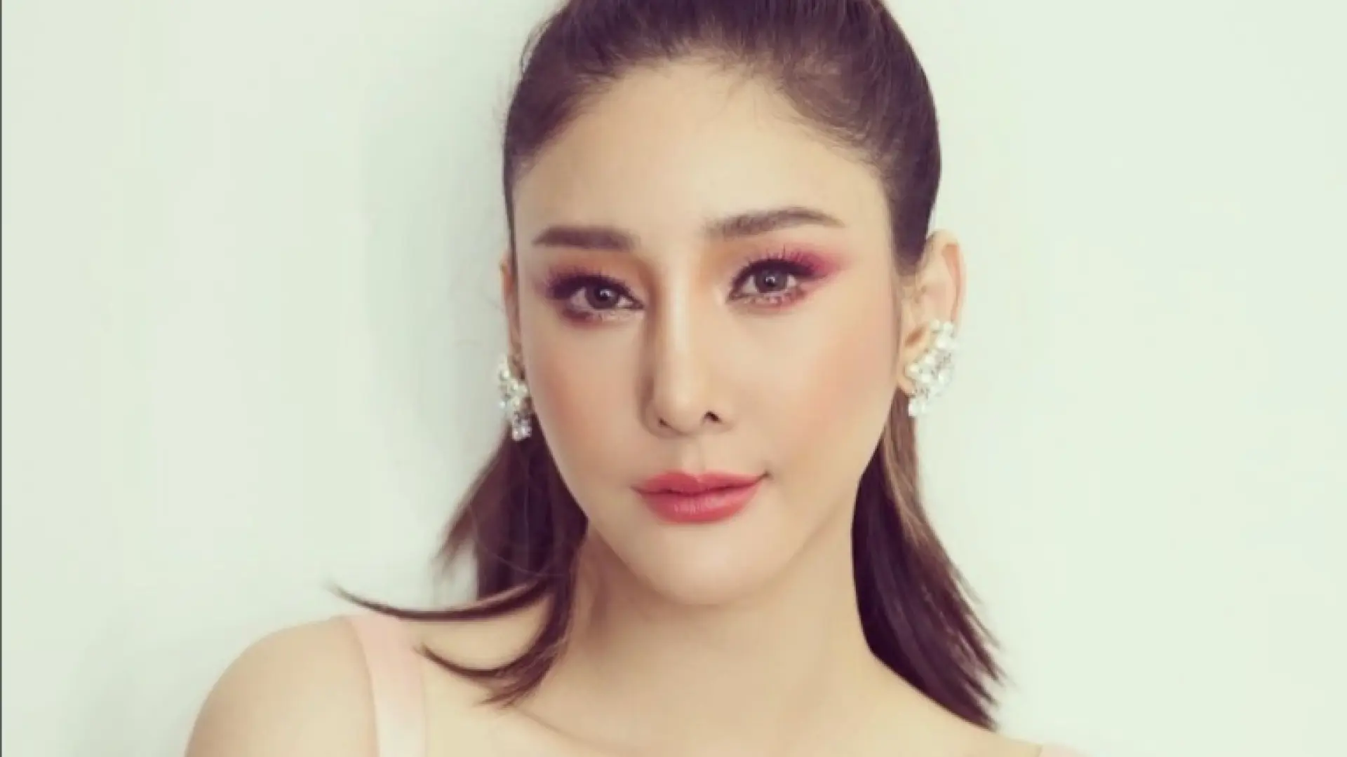 Muere, a los 37 años, la actriz y modelo Tangmo Nida tras caerse de una ...