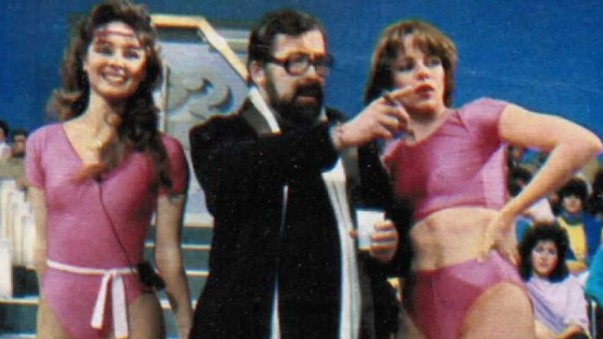 Así es la vida de Kim Manning, una de las míticas azafatas del 'Un, dos ...