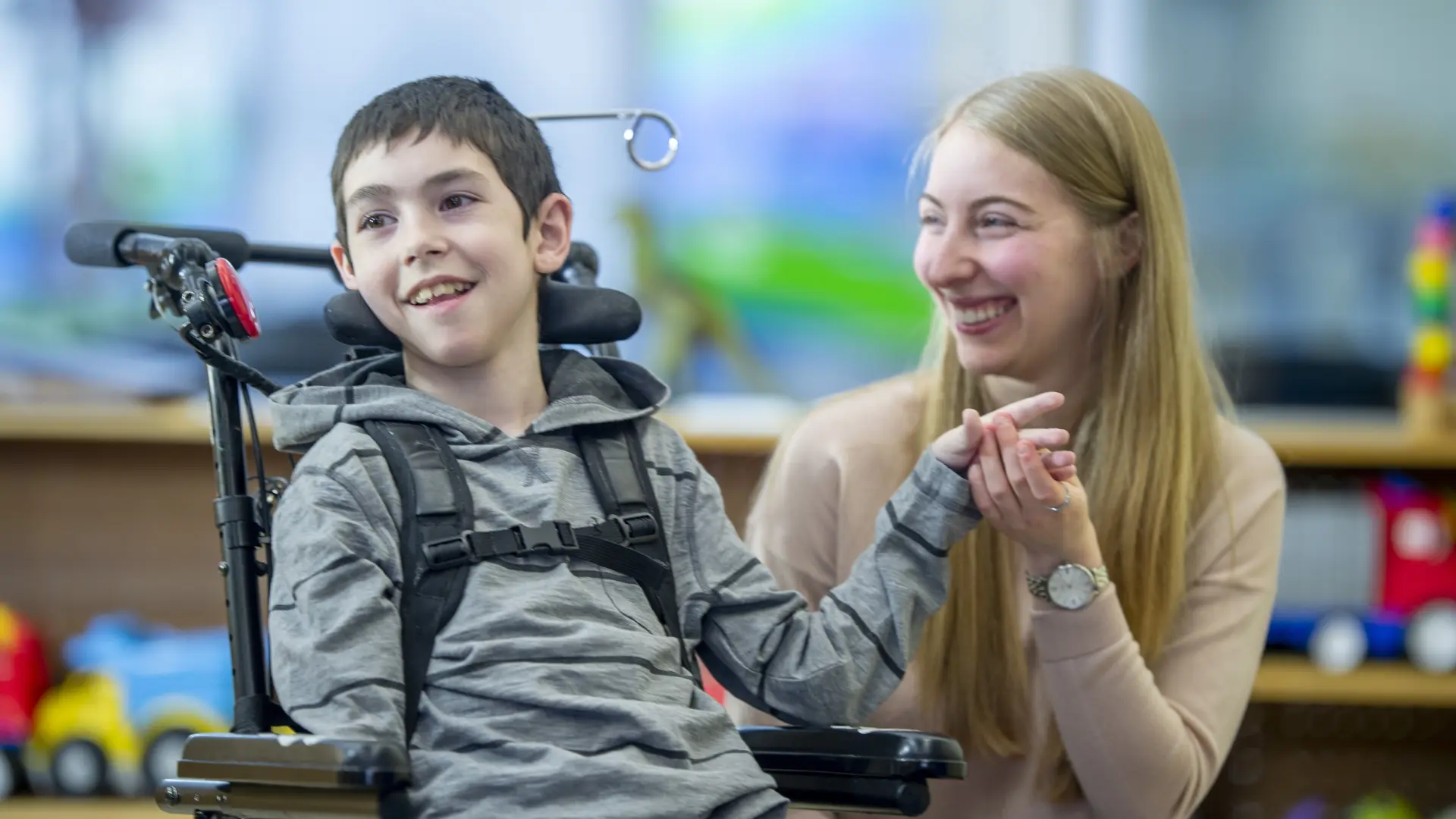 Foto: chico paralisis cerebral muleta | Mitos y verdades sobre la ...