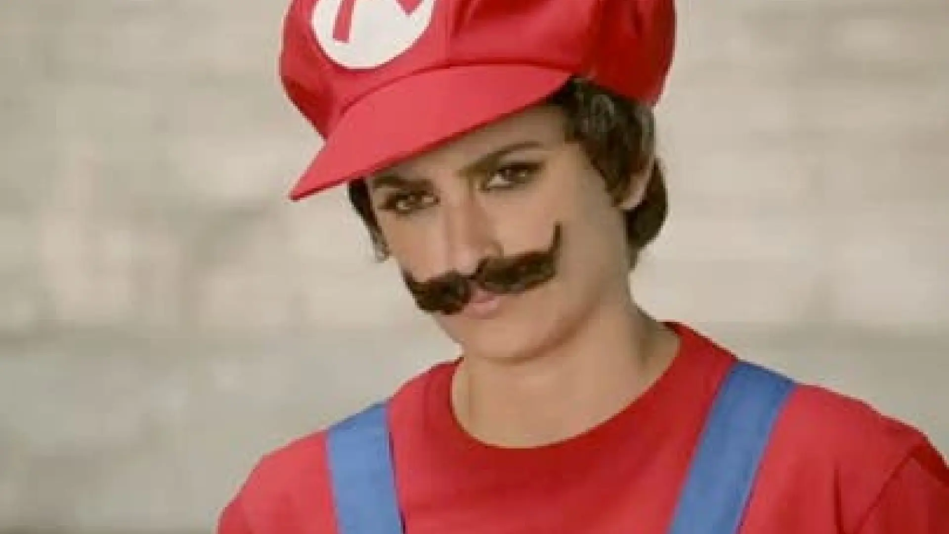 Vídeo: Penélope Cruz se convierte en Mario Bros