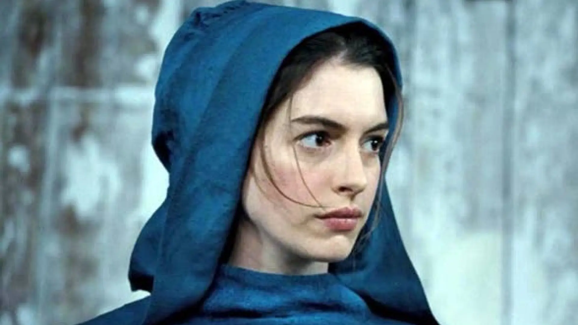 Anne Hathaway canta en solitario en el nuevo tráiler de 'Los miserables'