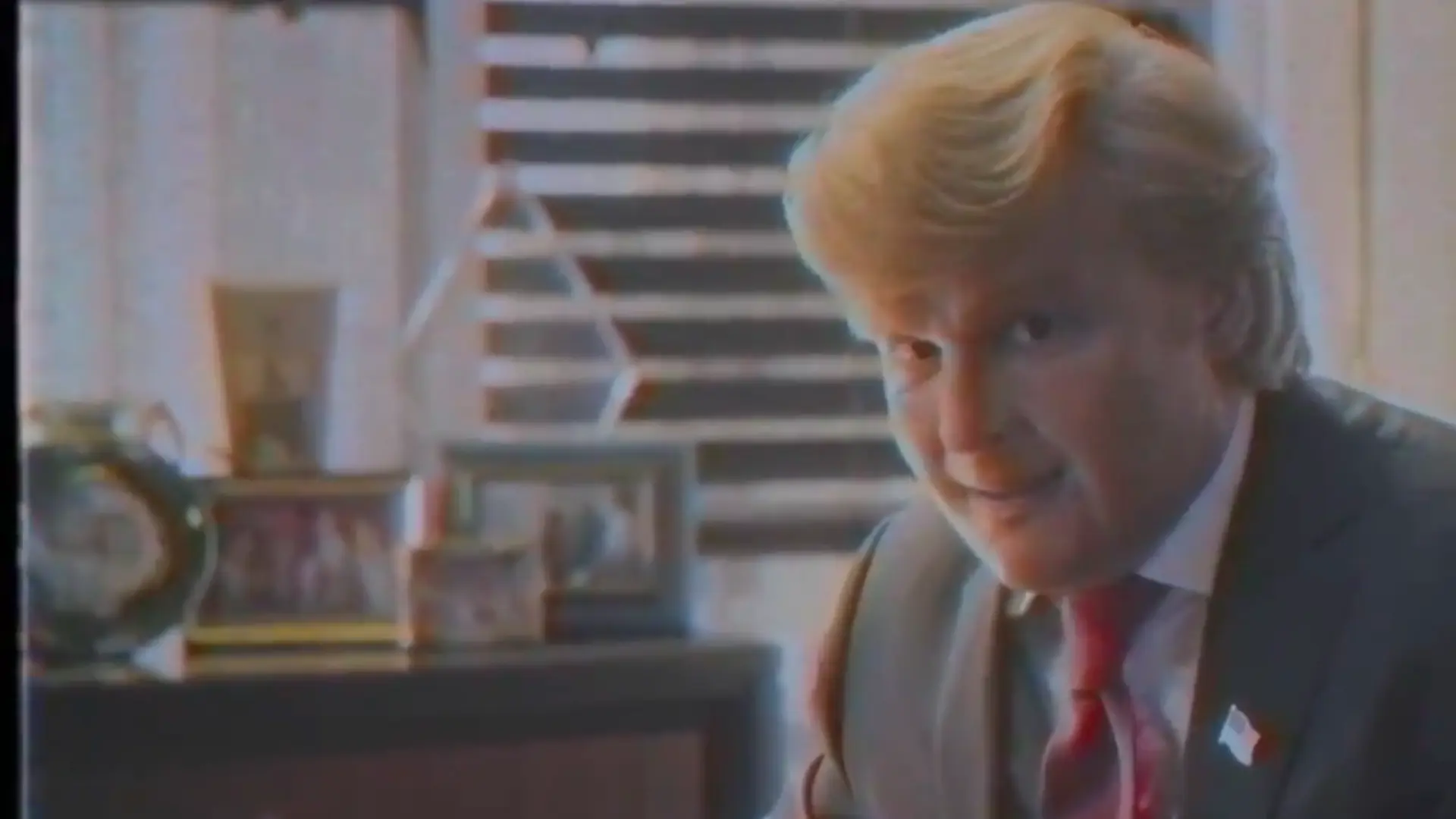 Vídeo: Johnny Depp es Donald Trump en 'The Art of the Deal'