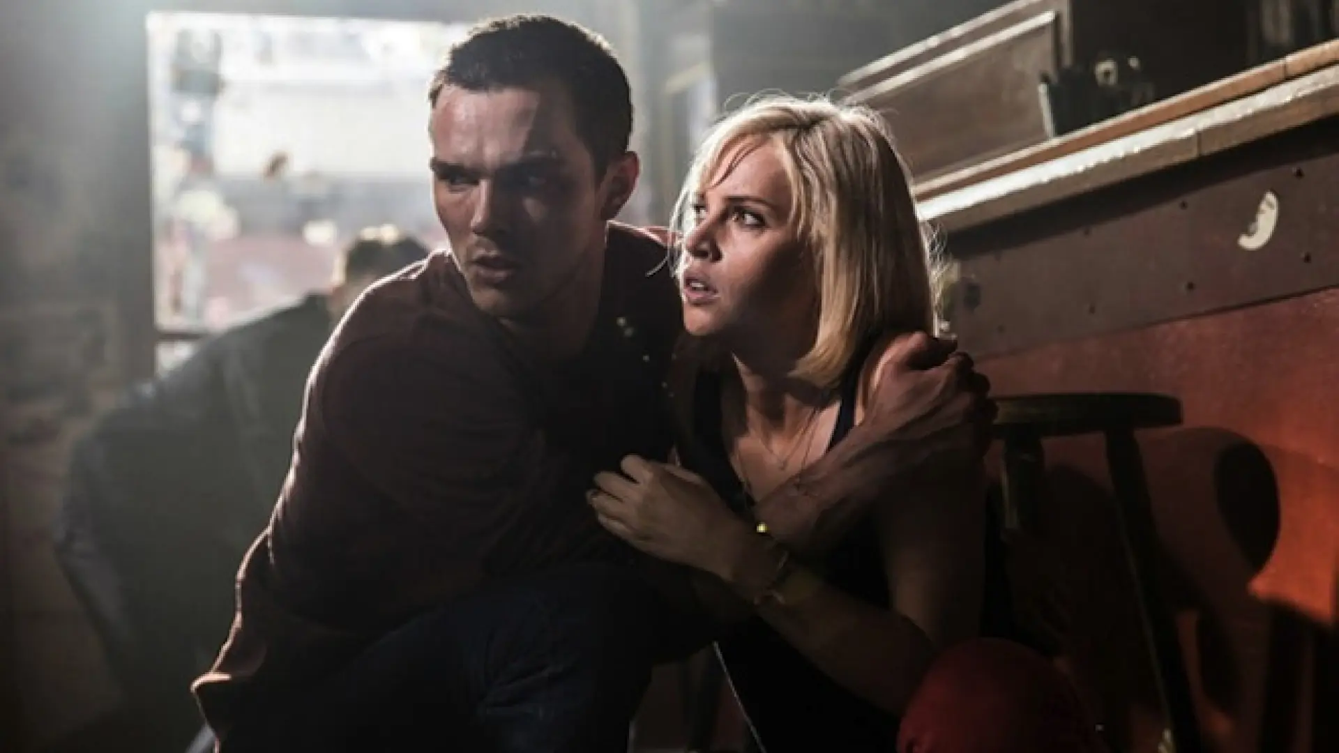 Tráiler de 'Collide', con Nicholas Hoult y Felicity Jones