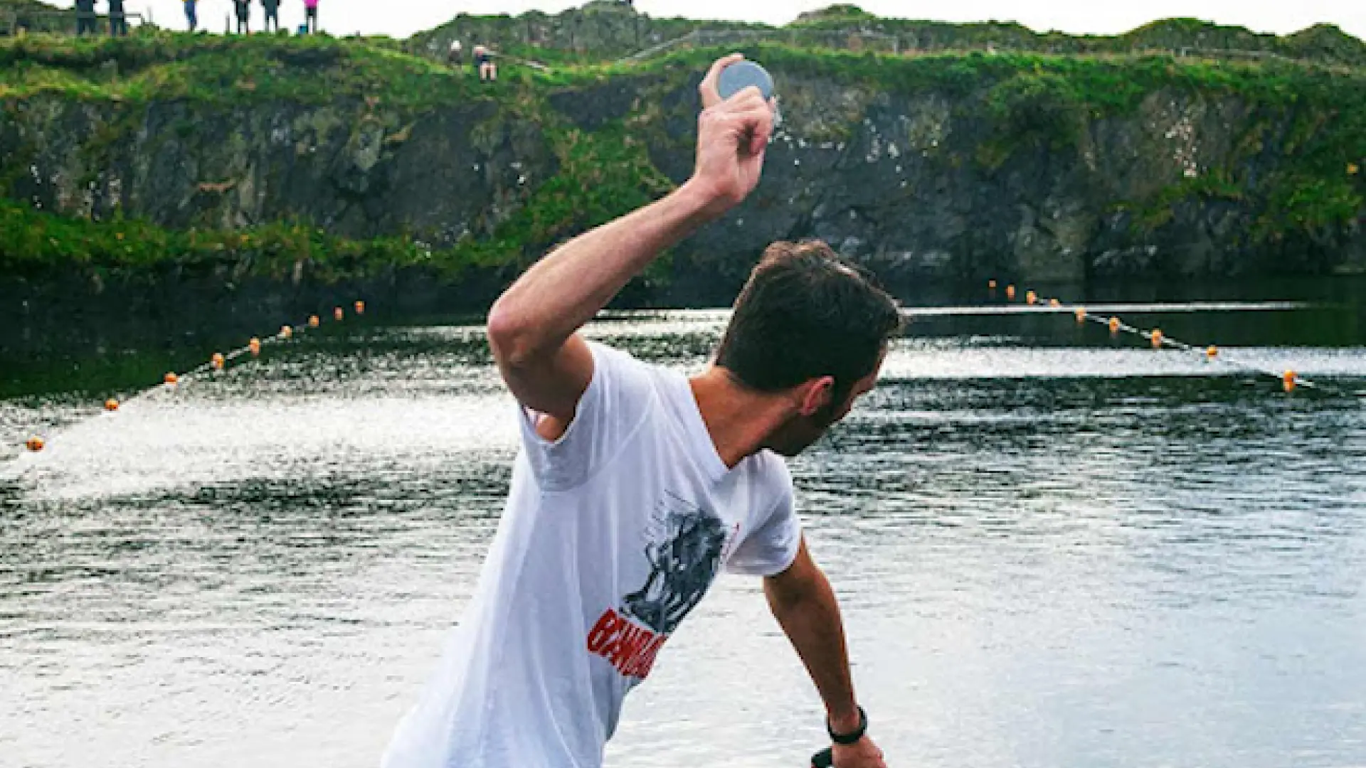 Jugar a cabrilla o aguantar con las manos sobre un coche: documentales ...