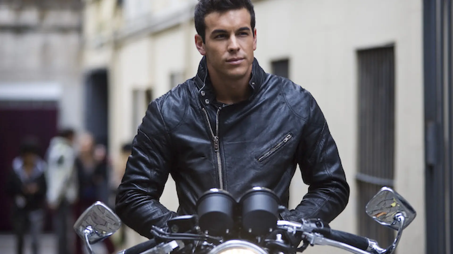 Mario Casas reacciona a la foto de Fernando Simón en moto que se ha ...