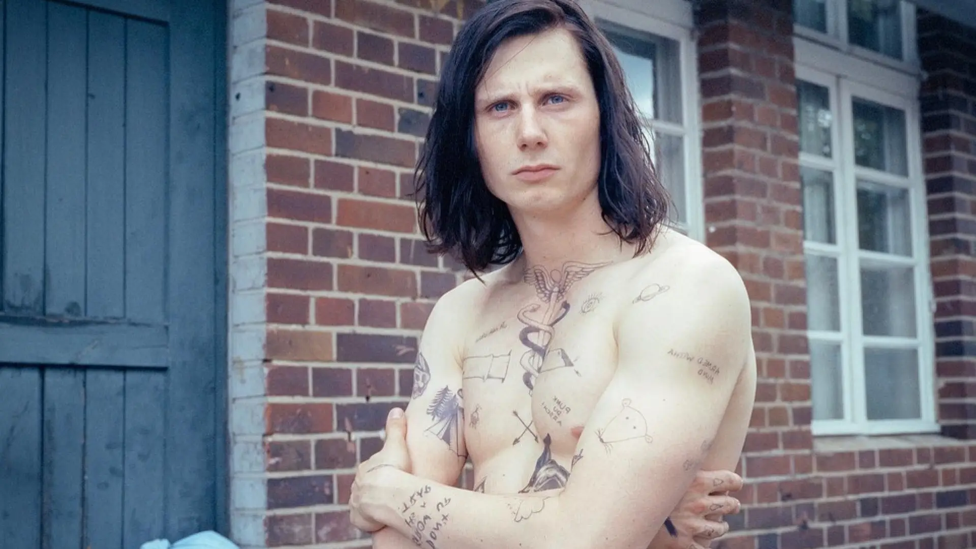 “En esta casa no entran fachas”: El mensaje en español de uno de los protagonistas de ‘Dark’