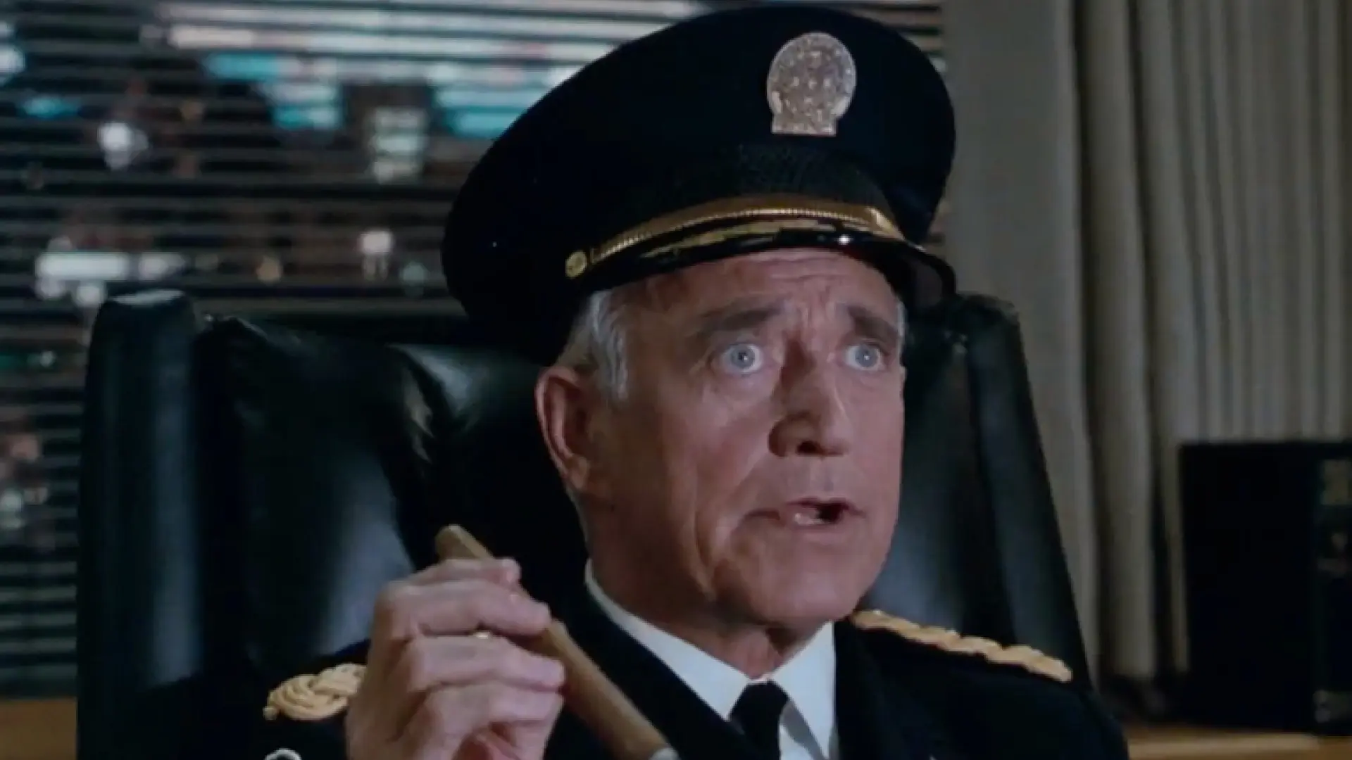 Muere el actor George R. Robertson ('Loca academia de policía') a los ...