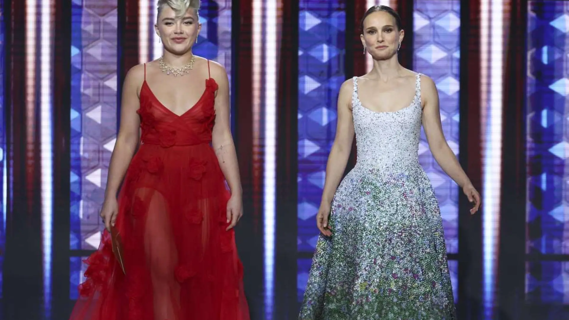 Florence Pugh y su vestido transparente ponen en un aprieto a la ...