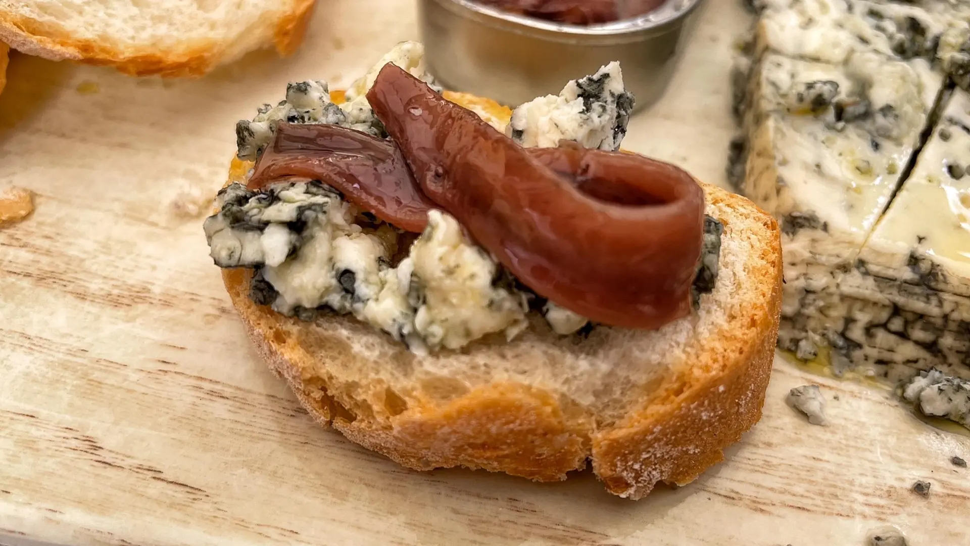 Cómo se prepara y elabora la auténtica anchoa del Cantábrico