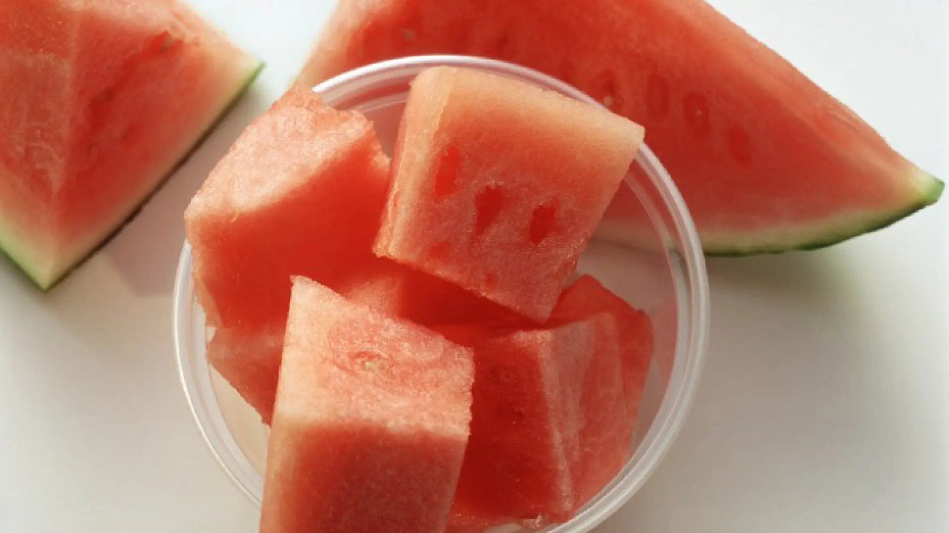 El simple truco para cortar la sandía en trozos del mismo tamaño para ...