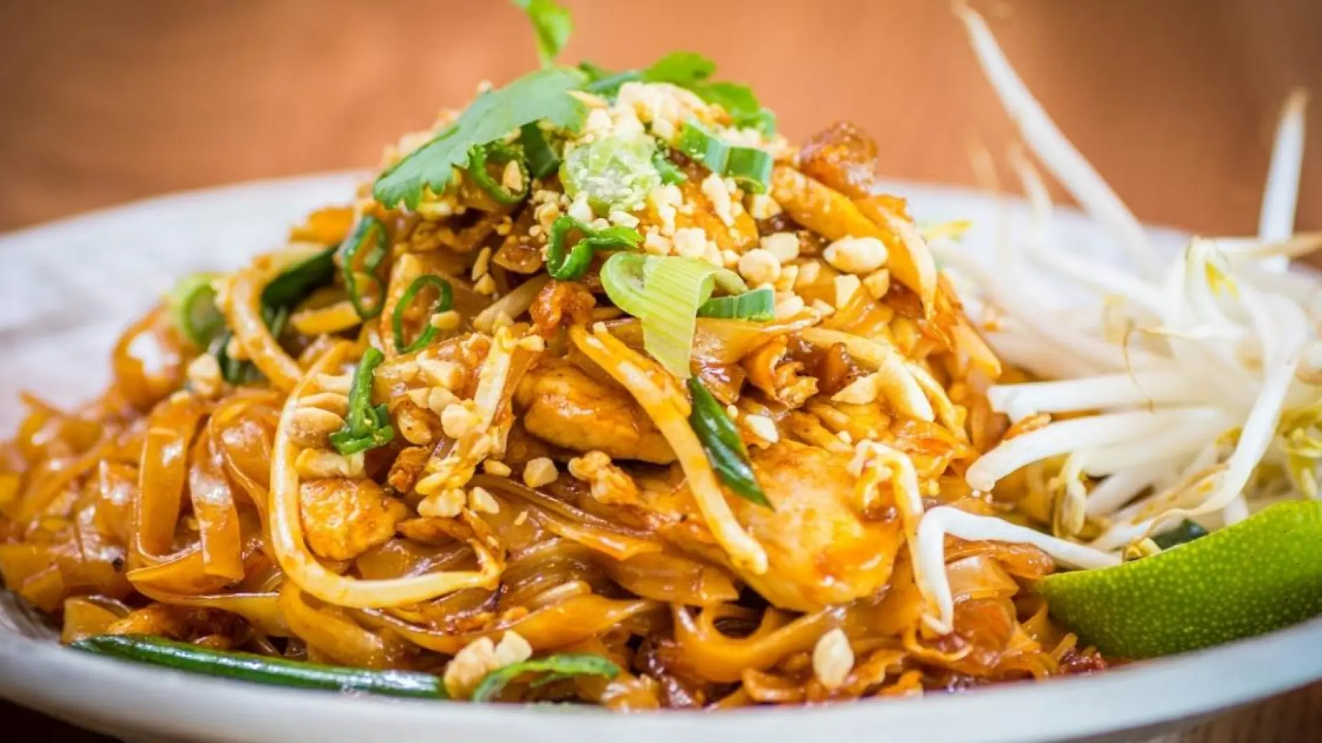Pad thai, la historia y el mito detrás del plato más famoso de Tailandia