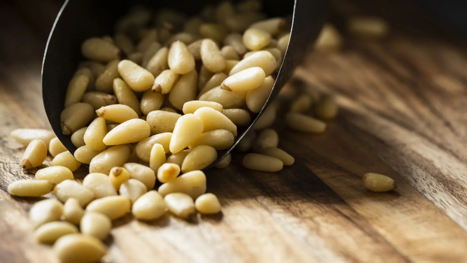 ¿Por qué son tan caros los piñones? Propiedades y recetas