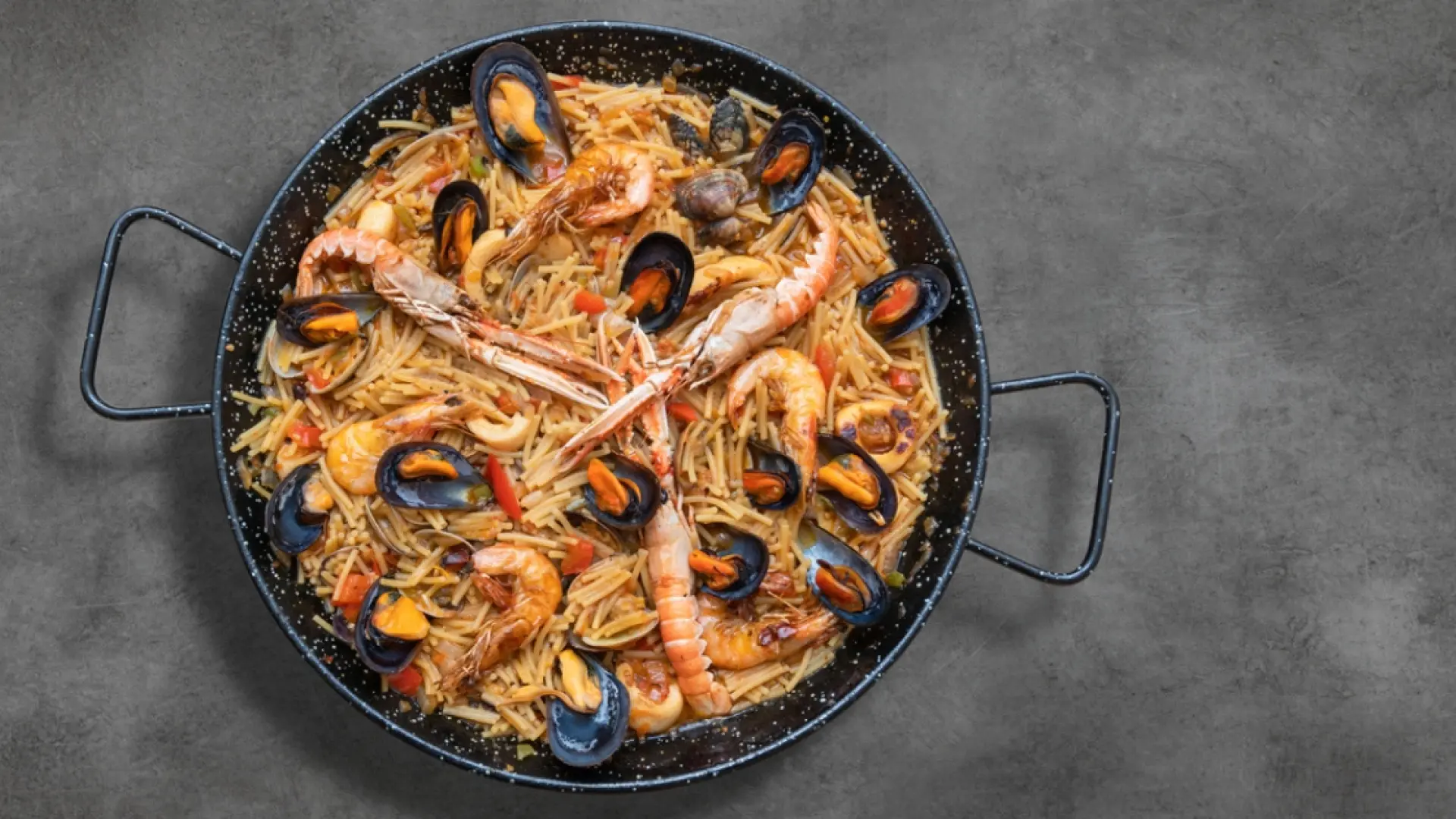 Aprende a hacer la fideuá más rápida y deliciosa en solo 15 minutos y ...