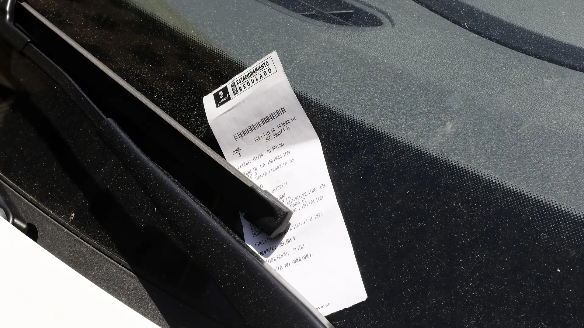 Un juez desestima una multa de aparcamiento por no dejar el ticket de ...