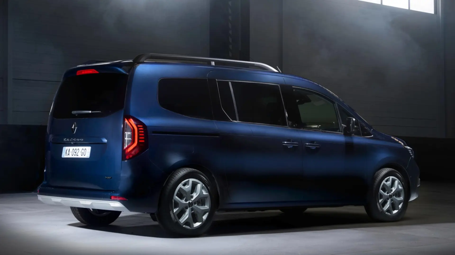 Nuevo Renault Grand Kangoo: 7 plazas y motores gasolina, diésel y 100% ...