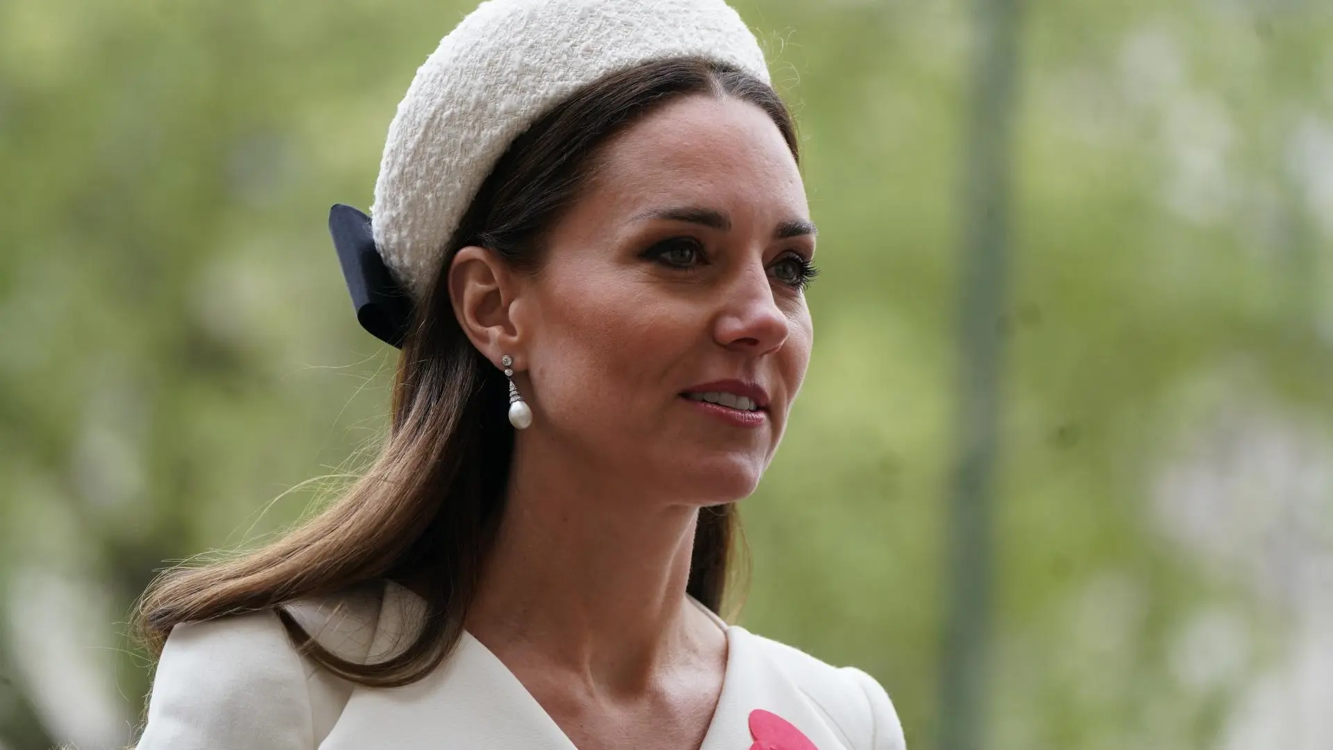 El look monocromático de Kate Middleton que habría llevado Jacqueline ...