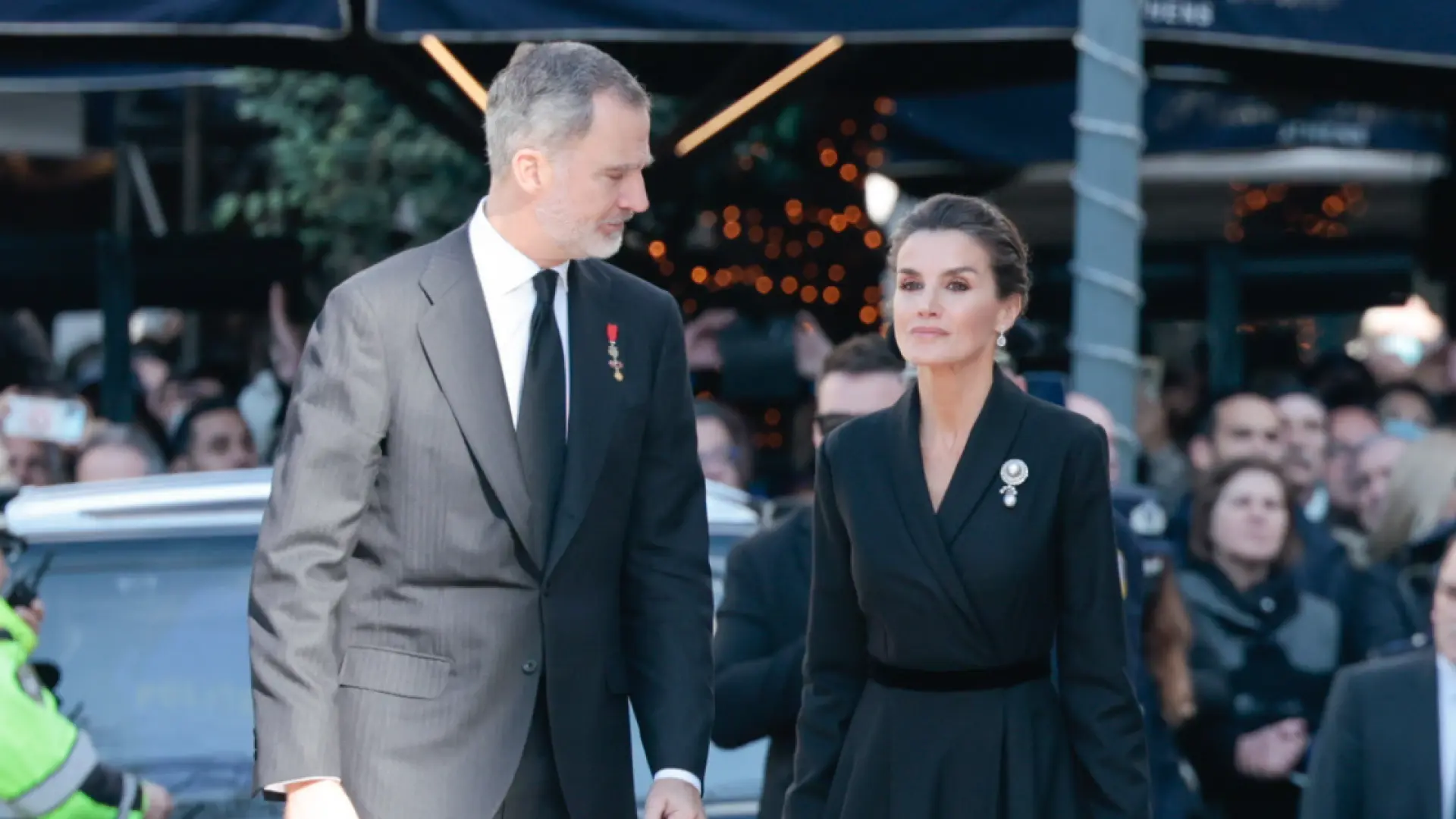 La reina Letizia en el funeral del rey Constantino II de Grecia con un ...