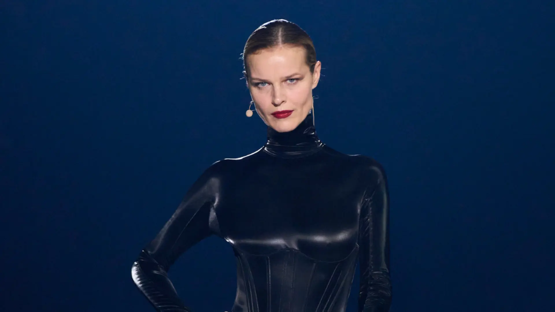 H&M y Mugler se unen para sacar el lujo a la calle con una nueva colección para primavera 2023