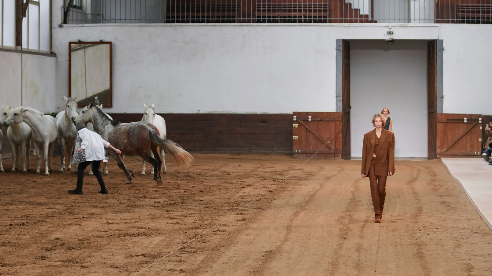 Stella McCartney celebra la moda libre de crueldad animal en su último ...