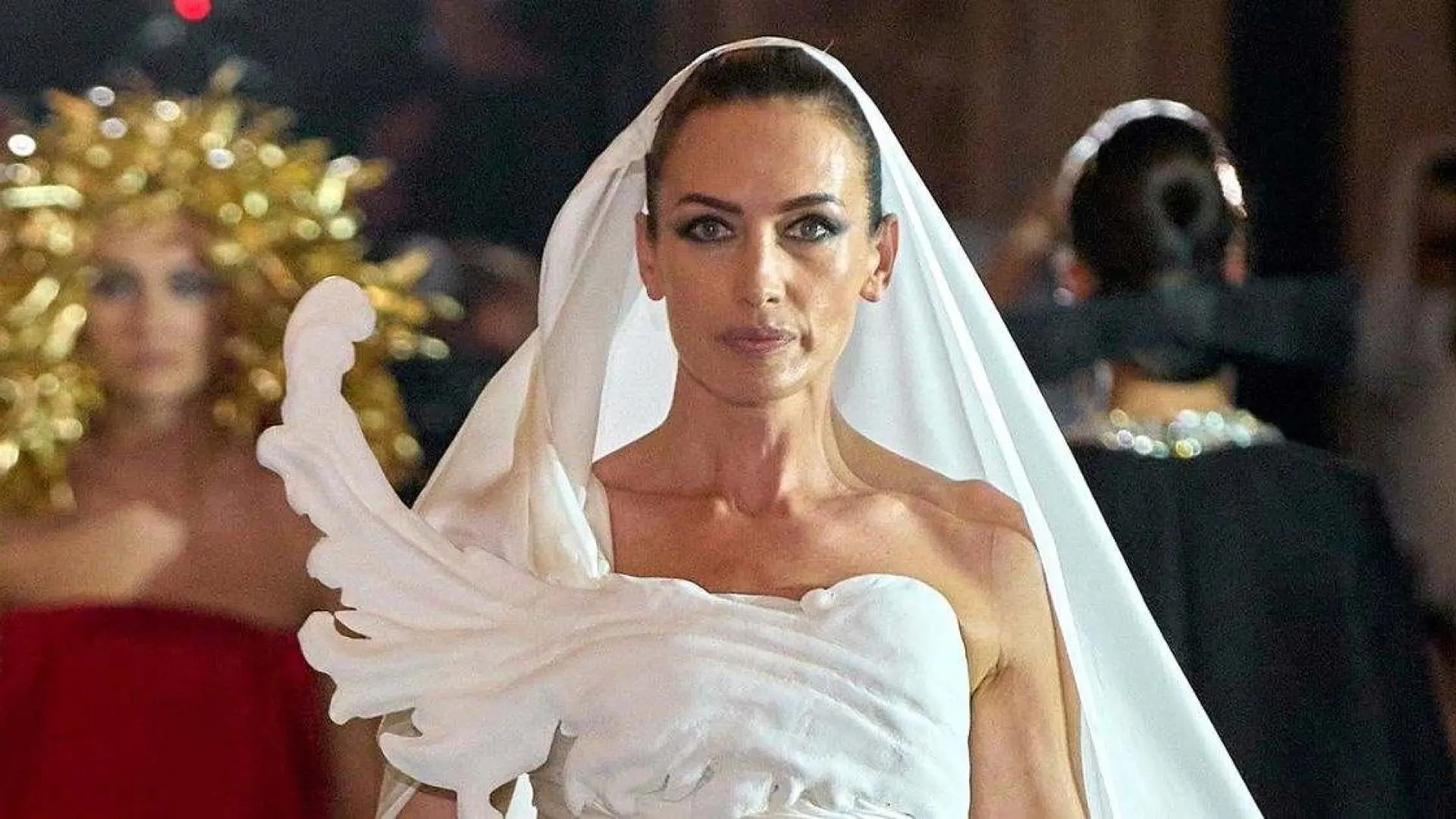 Nieves Álvarez vuelve a desfilar en París vestida de novia: este es el ...