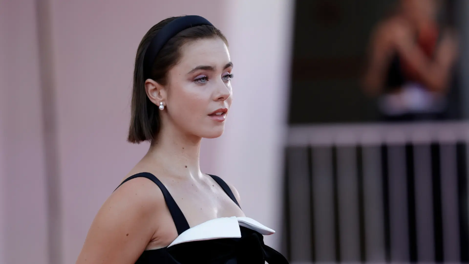 Clara Galle debuta en el Festival de cine de Venecia y se adelanta a la ...