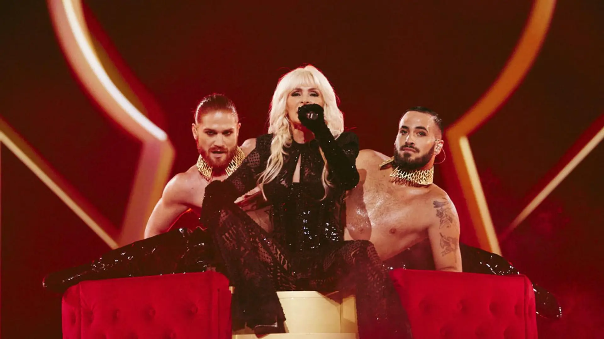 Nebulossa brilla en Eurovisión 2024 con un mono de 'alta costura' hecho ...