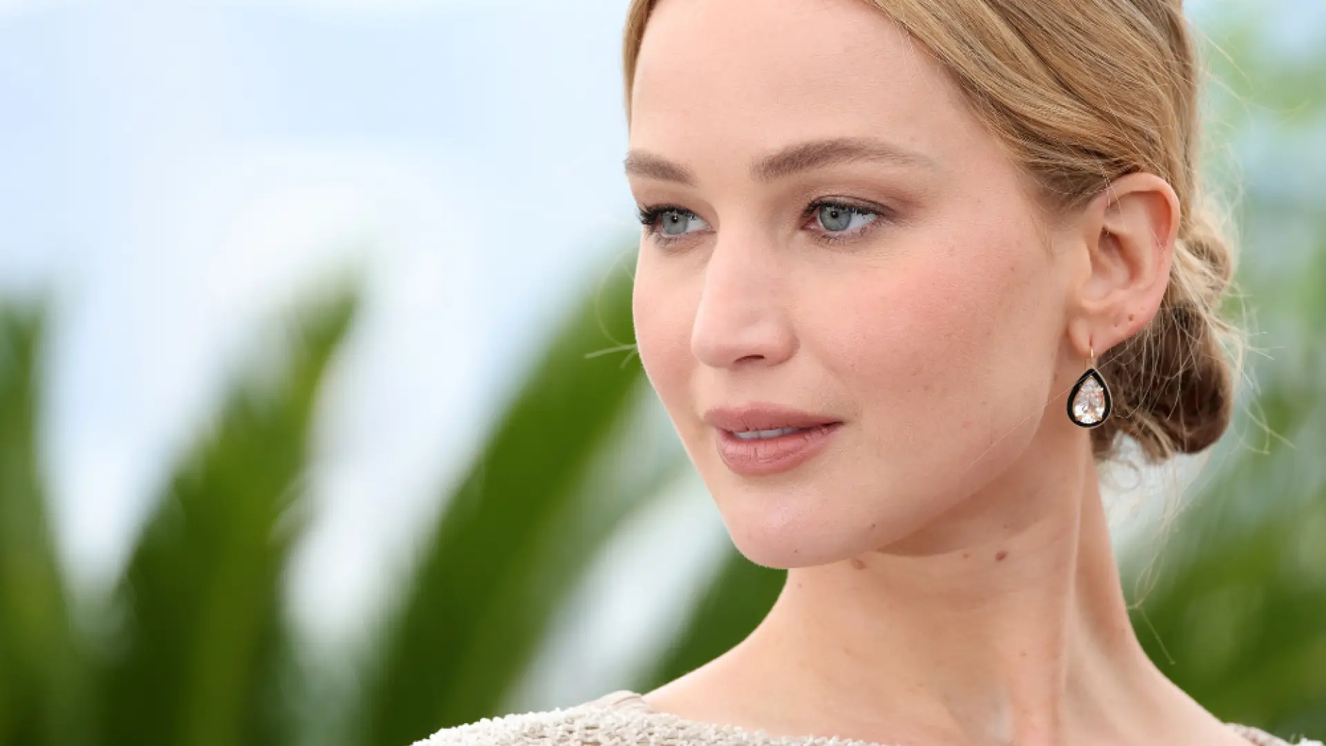 Esto cuestan las sandalias planas del verano de Jennifer Lawrence y así ...