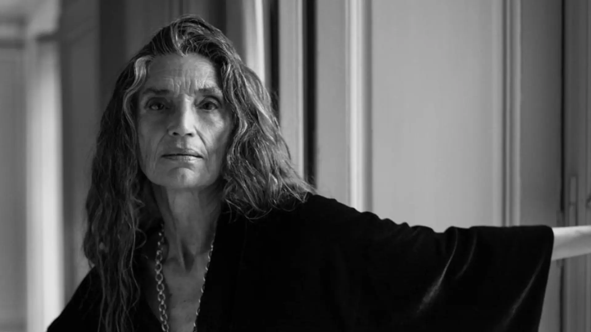 Todas las fotos de Ángela Molina como nueva modelo de Zara a sus 67 años