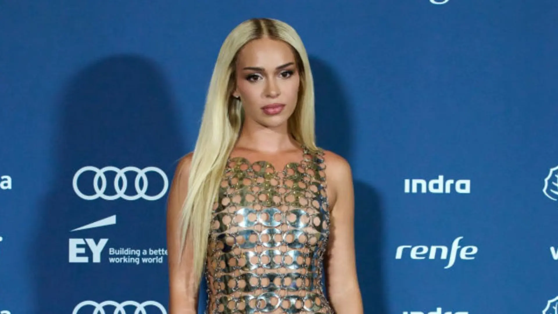 El impresionante look de Bad Gyal para un desfile de París