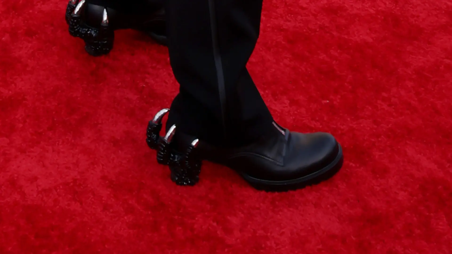 Buenas noticias para 2024: los hombres ya llevan bailarinas y tacones ...