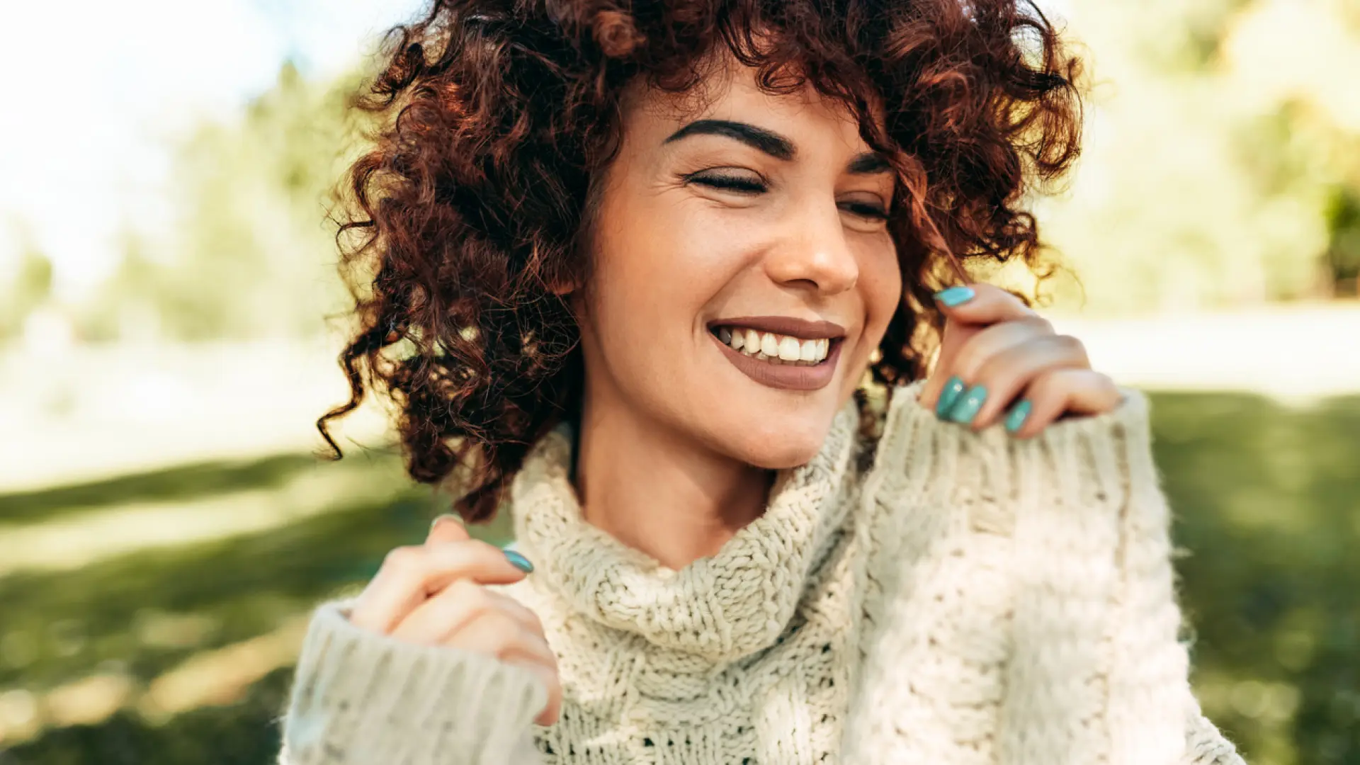 El truco sencillo y casero para tener unos rizos definidos y sin ...