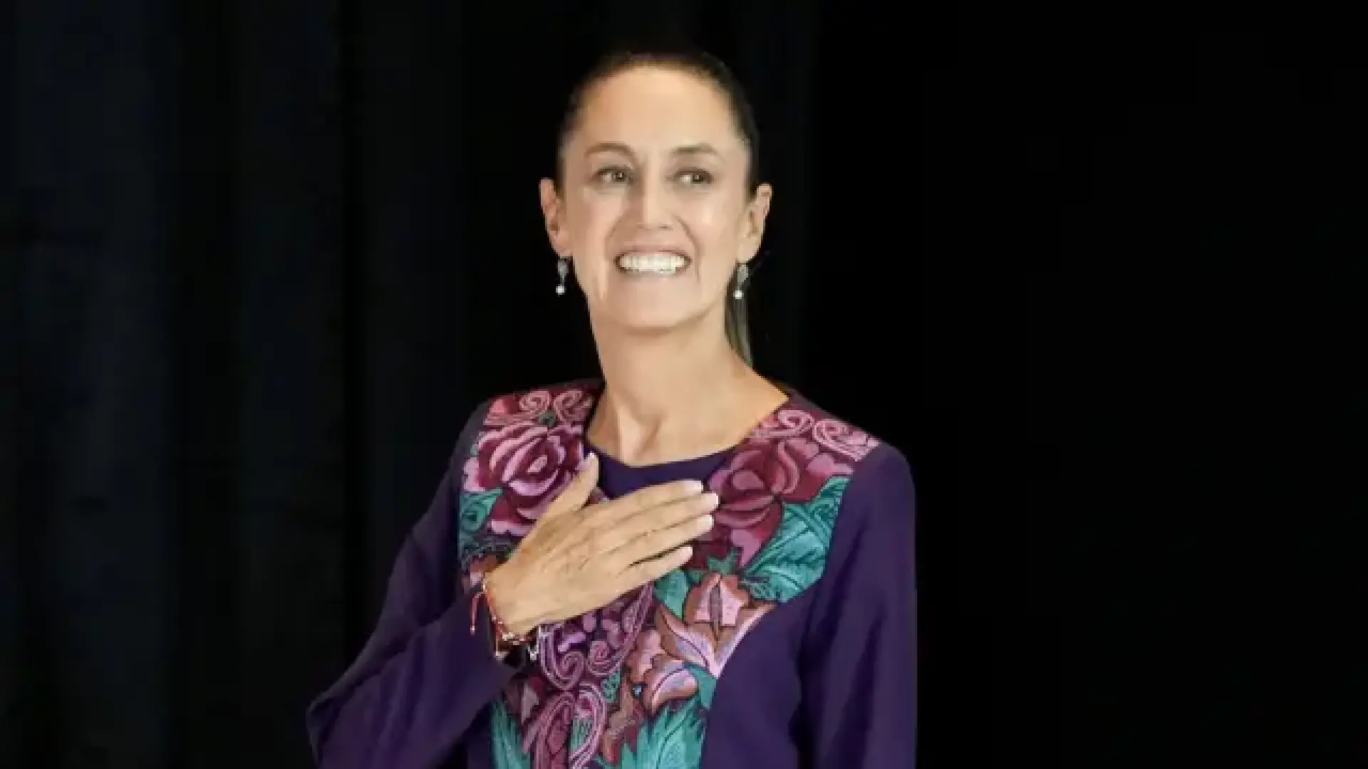 El mensaje secreto detrás del look de 'la victoria' de Claudia Sheinbaum, la primera mujer ...