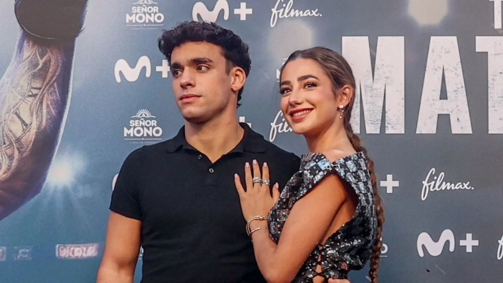 Del top de Laura Escanes a las aberturas de Lola Lolita: los looks de ...