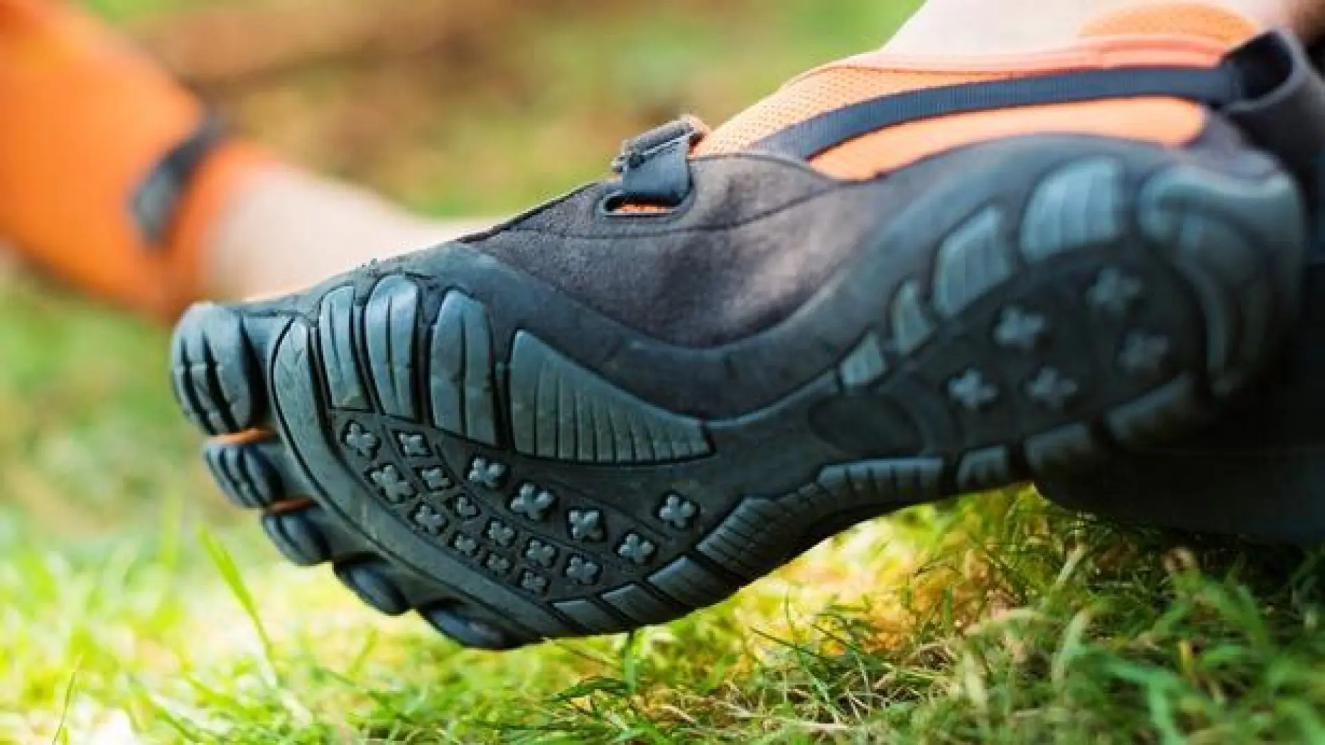 Los beneficios de ir descalzo o con zapatillas sin amortiguación, según ...