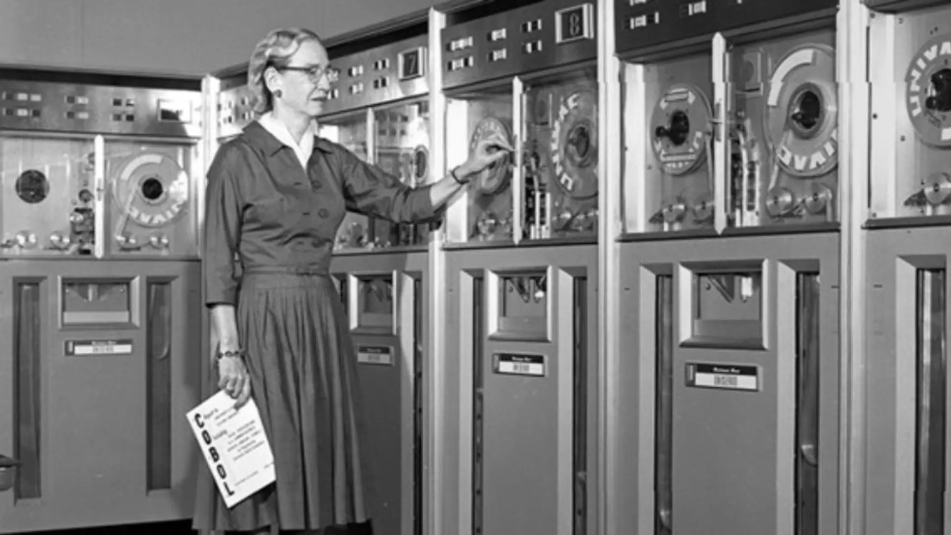 ¿Quién es Grace Hopper? Así fue la pionera de la programación que tiene ...