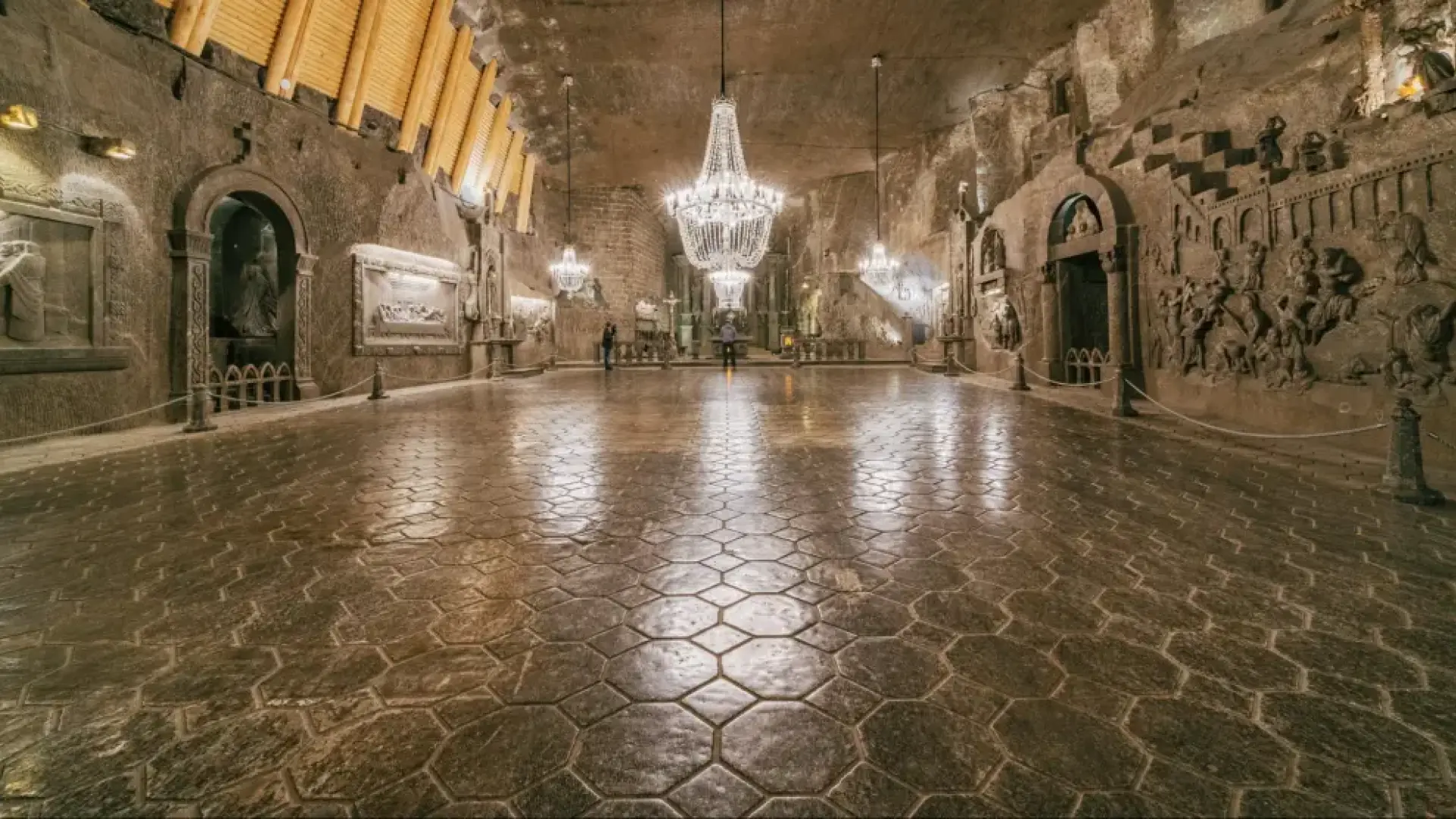 La iglesia subterránea más grande del mundo que está en el corazón de ...