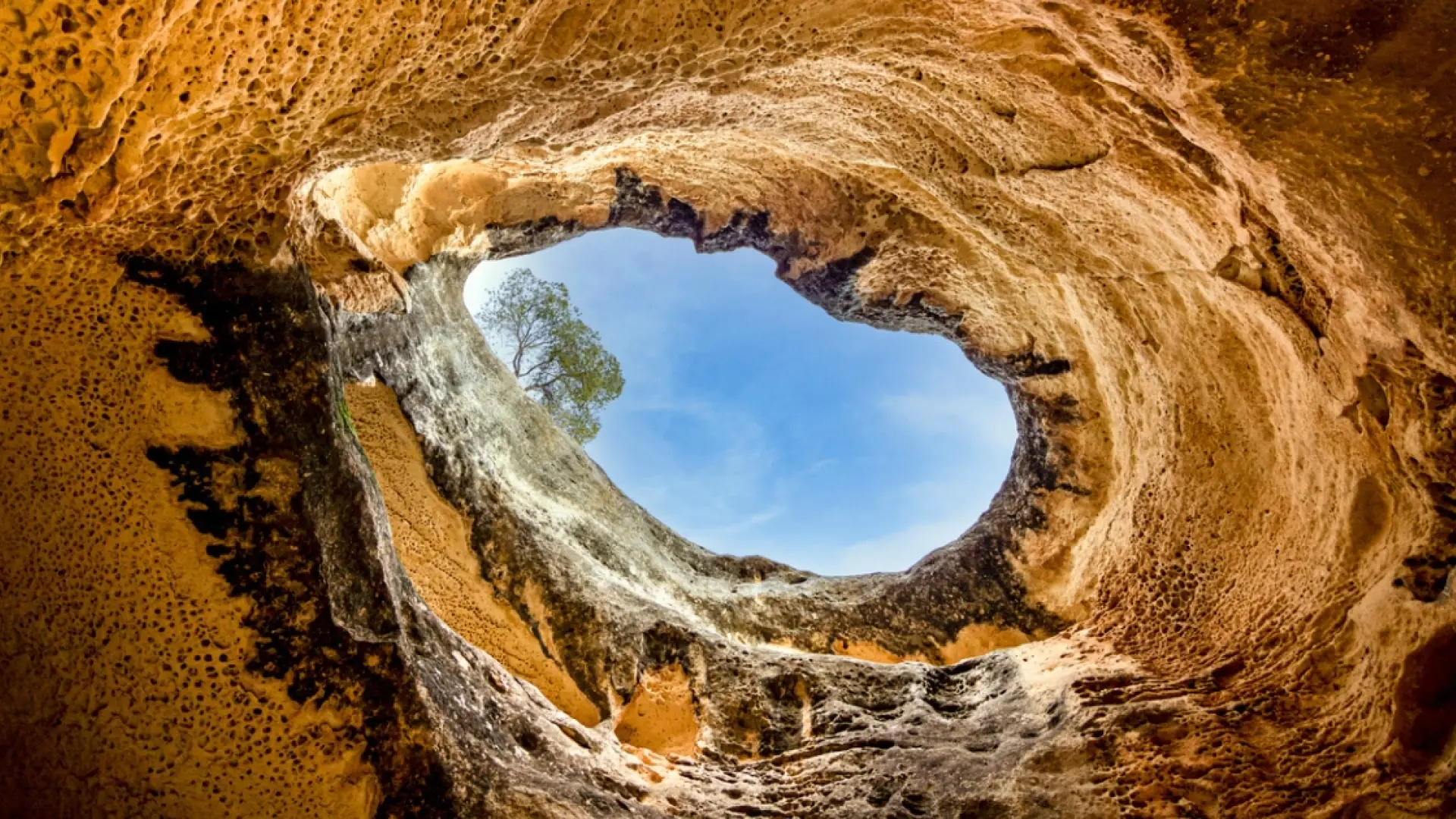 Descubre esta ruta a una increíble cueva declarada Monumento Natural en ...