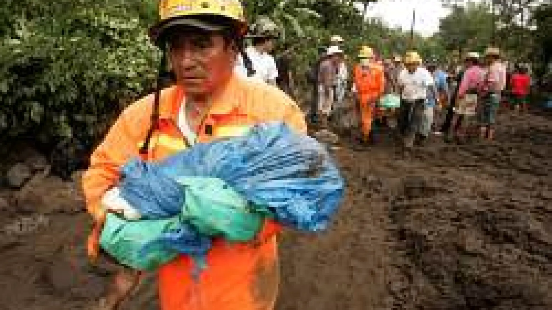 Una avalancha de lodo provocada por la tormenta Stan sepulta a 1.400 ...