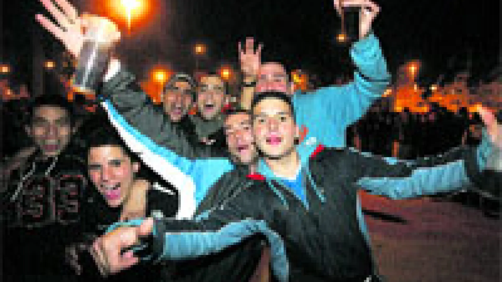 Miles de jóvenes hicieron ‘botellón’ en los Jardines de la Victoria