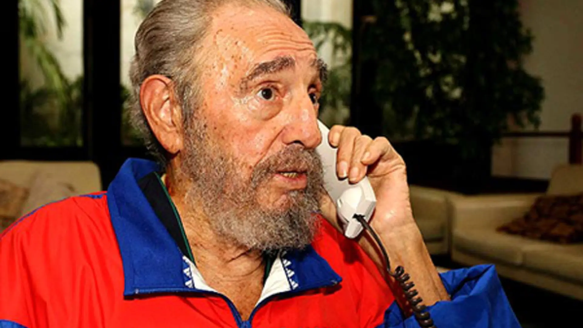 Fidel Castro "va cogiendo fuerzas", según su hermano Ramón