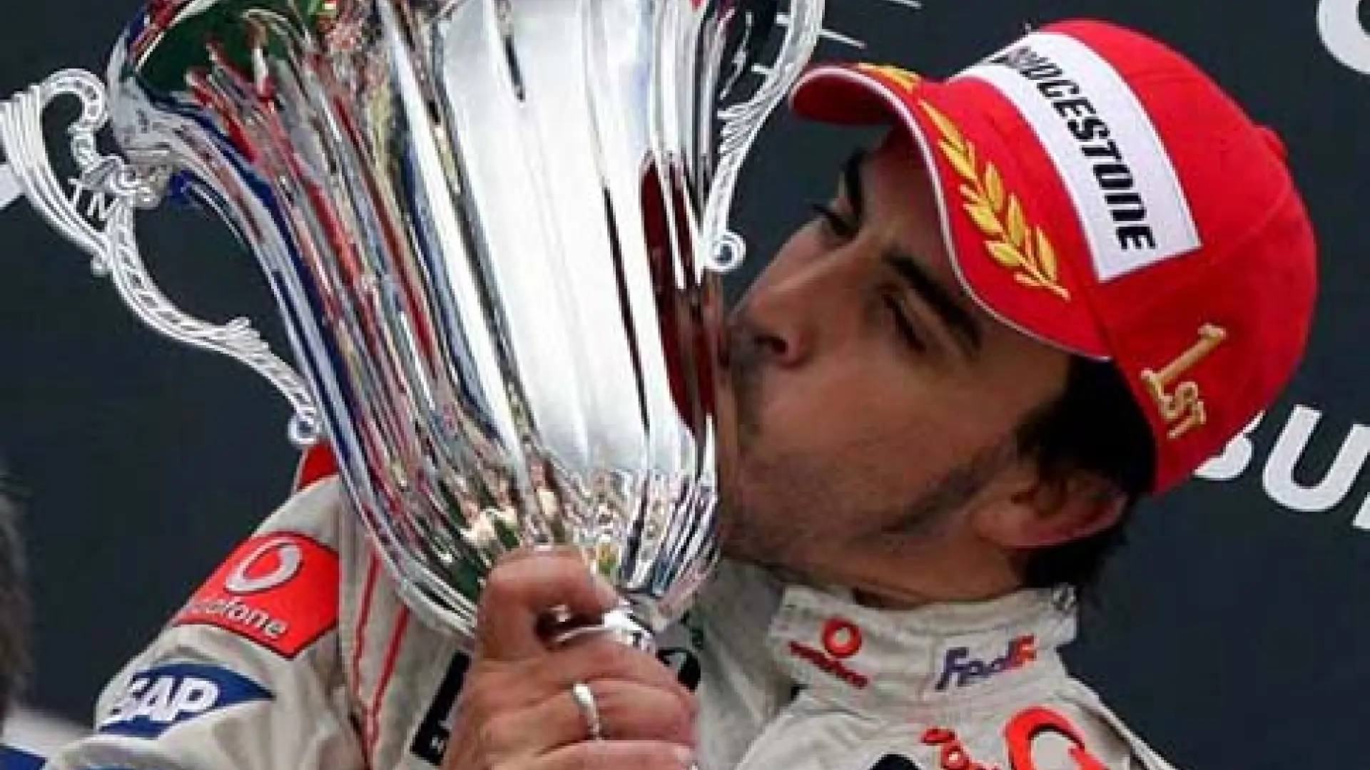 Alonso cumple 26 años sabiéndose el mejor piloto de la historia con su edad